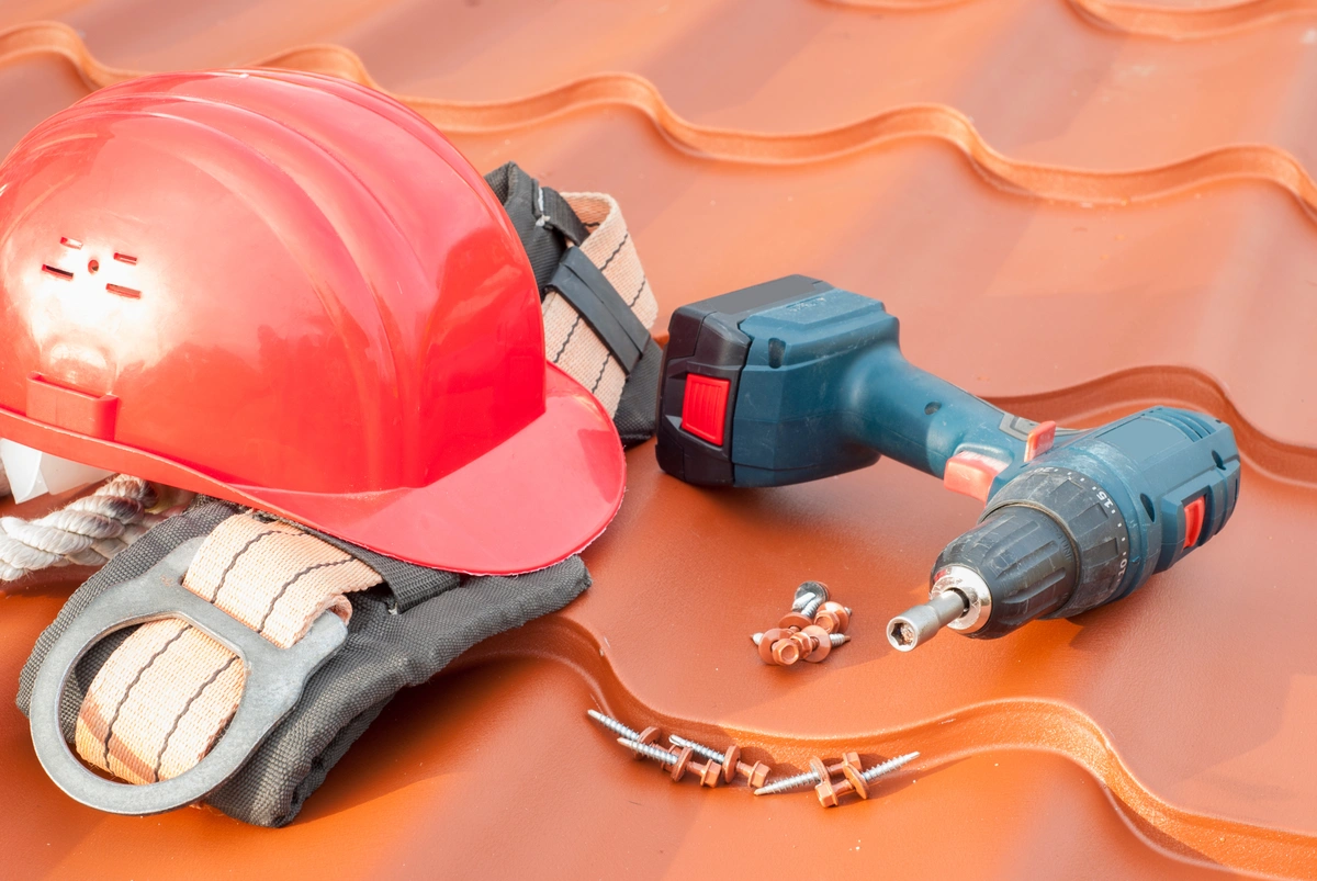 Essential Roofing Tools All Roofers Use Daily