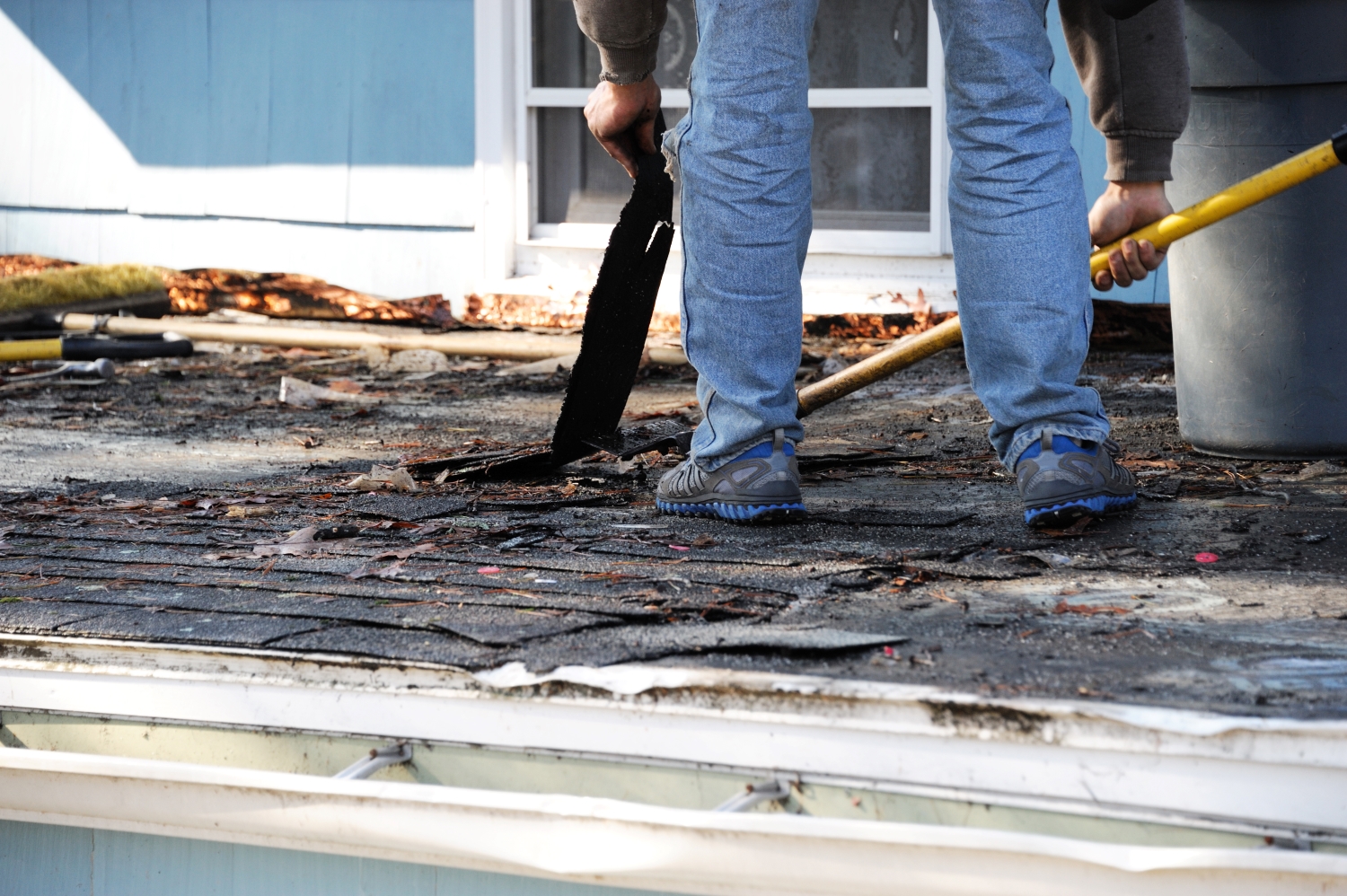 8 Step Roof Maintenance Guide (Homeowner's Checklist)